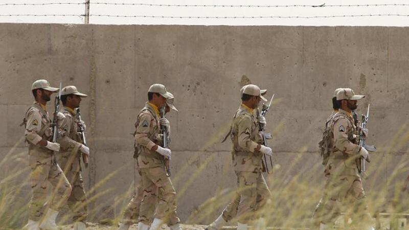 13 Officers of Iran's Revolutionary Guard Kidnapped on Pakistani Border ...