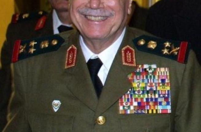 موقع مؤيد للاسد يؤكد انشقاق العميد بالحرس الجمهوري مناف طلاس | البوابة